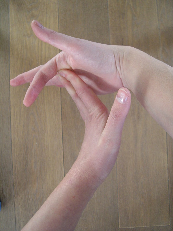 Douleurs ostéo-articulaires par abus de crochet : la solution des kinés ...